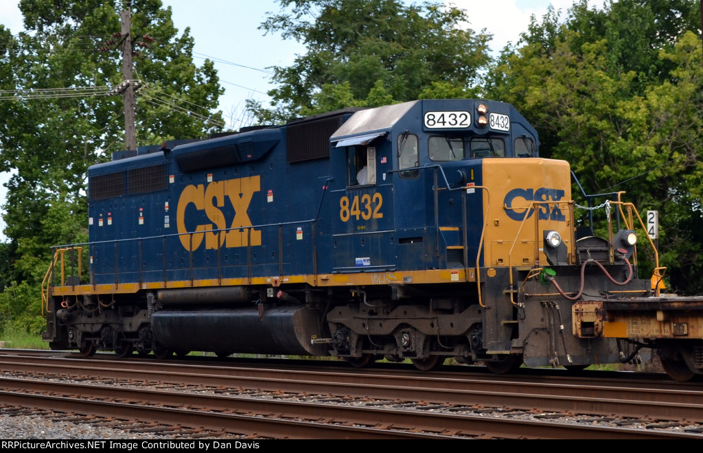 CSX SD40-2 8432 on C964-27